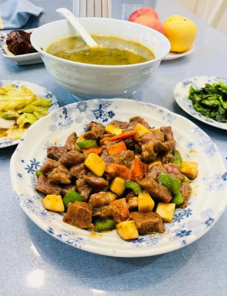 黑椒牛肉粒炒杏鲍菇怎么做_黑椒牛肉粒炒杏鲍菇热量高吗-第3张图片-山城妙识