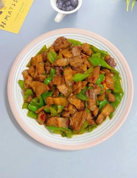 青椒回锅肉怎么做好吃_青椒回锅肉做法窍门-第3张图片-山城妙识