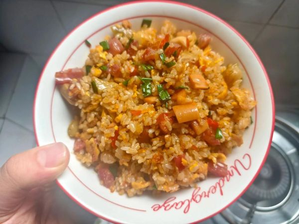 鸡蛋腊肠炒饭怎么做_腊肠炒饭用什么腊肠-第3张图片-山城妙识
