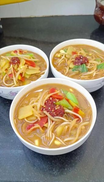 萝卜猪肉炖粉条怎么做_萝卜猪肉炖粉条的家常做法-第2张图片-山城妙识