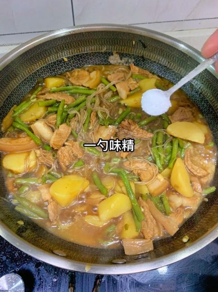 萝卜猪肉炖粉条怎么做_萝卜猪肉炖粉条的家常做法-第3张图片-山城妙识