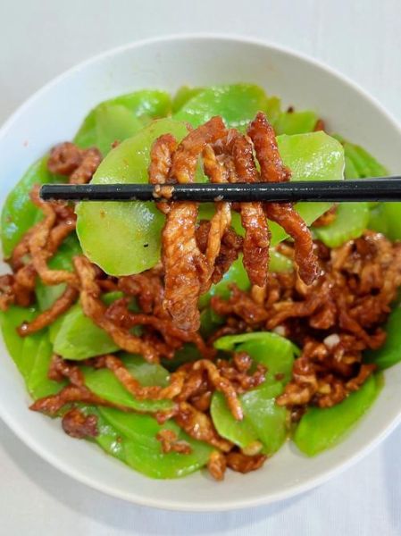 酱炒莴苣肉丝怎么做_莴苣要不要焯水-第3张图片-山城妙识