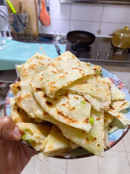 葱油饼怎么做才酥脆_葱油饼配方窍门-第1张图片-山城妙识