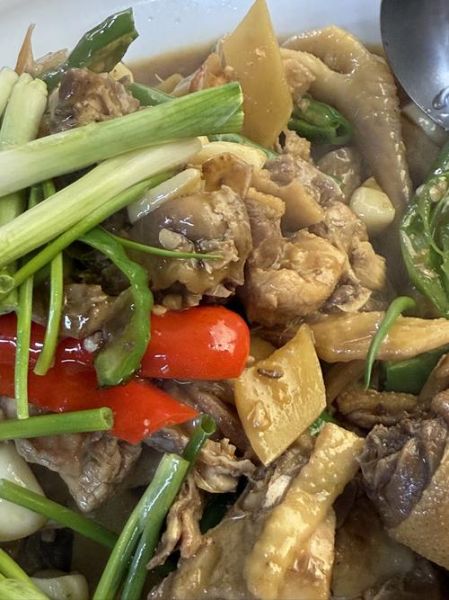 鸡肉和什么一起炖最有营养_鸡肉最佳搭配蔬菜有哪些-第1张图片-山城妙识