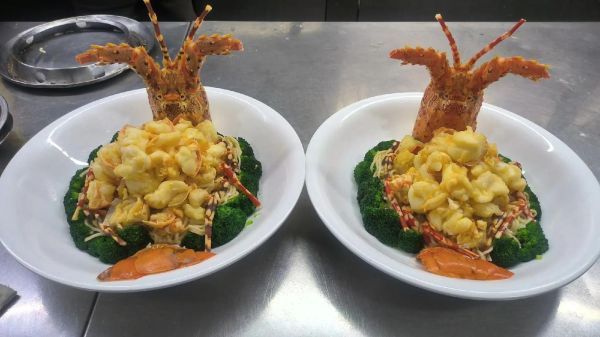 花龙虾和青龙虾的区别_哪个更好吃-第1张图片-山城妙识