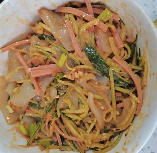 黄瓜拉皮凉菜怎么做_黄瓜拉皮凉菜热量高吗-第2张图片-山城妙识 黄瓜拉皮凉菜怎么做_黄瓜拉皮凉菜热量高吗-第2张图片-山城妙识