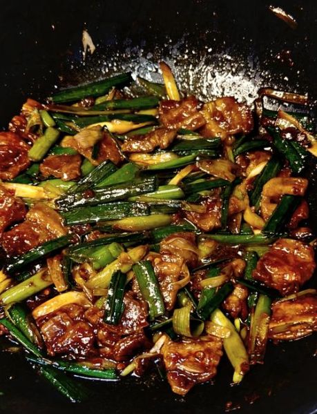 蒜苗回锅肉怎么做才好吃_家常回锅肉做法窍门-第1张图片-山城妙识
