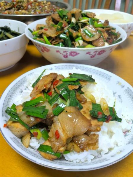蒜苗回锅肉怎么做才好吃_家常回锅肉做法窍门-第3张图片-山城妙识