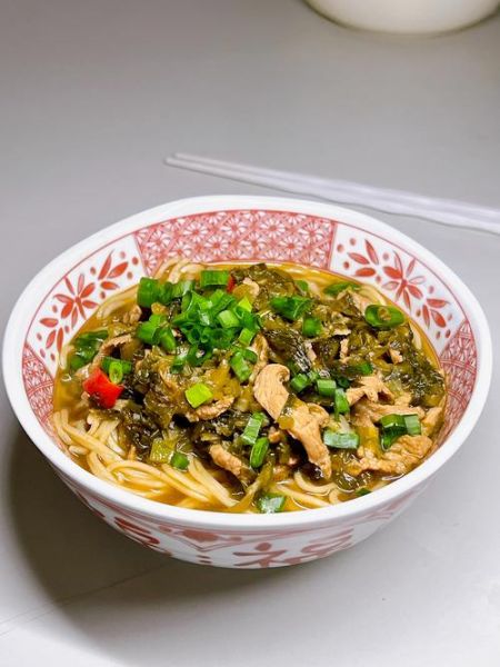 雪菜肉丝面怎么做好吃_雪菜肉丝面做法大全-第2张图片-山城妙识