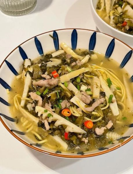 雪菜肉丝面怎么做好吃_雪菜肉丝面做法大全-第1张图片-山城妙识