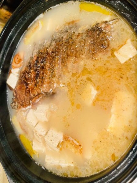 鲫鱼豆腐汤怎么炖不腥_鲫鱼豆腐汤做法大全-第1张图片-山城妙识