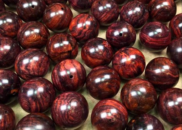 黄花梨木纹真假辨别_黄花梨手串怎么鉴别-第3张图片-山城妙识