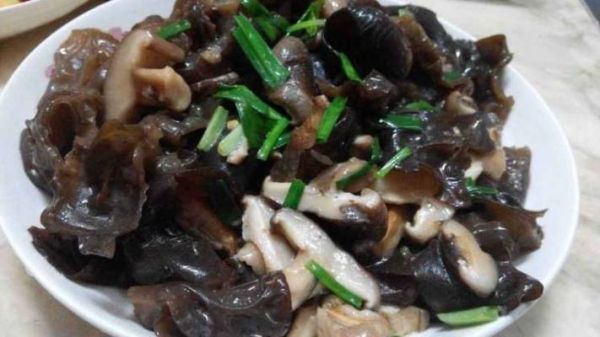 香菇木耳炒肉怎么做_家常做法步骤详解-第3张图片-山城妙识