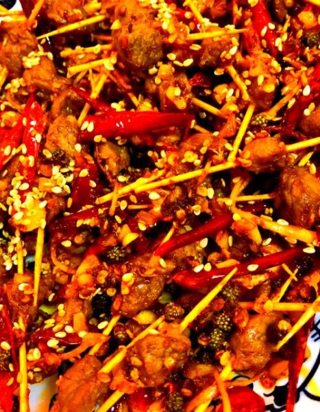 香辣牙签肉怎么做_香辣牙签肉用哪块肉-第1张图片-山城妙识