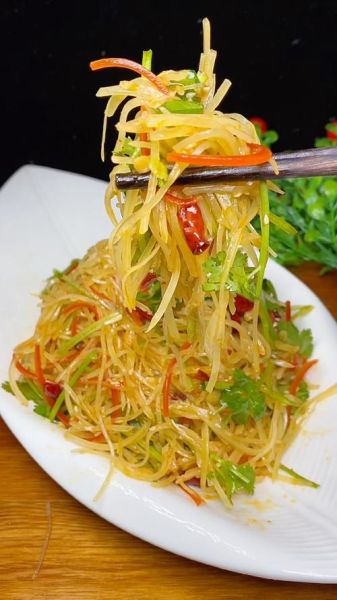 凉拌土豆丝怎么做才脆_正宗做法调料比例-第2张图片-山城妙识