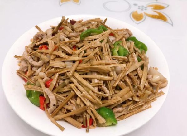湿笋干炒肉怎么做好吃_湿笋干炒肉的家常做法-第1张图片-山城妙识