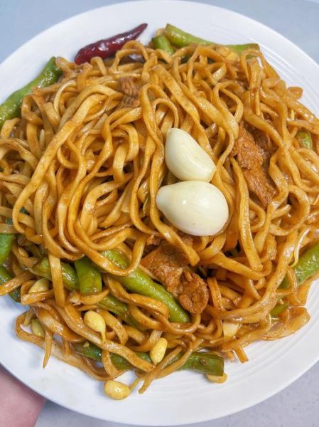 豆角焖面怎么不粘锅_豆角焖面面条不粘连技巧-第2张图片-山城妙识