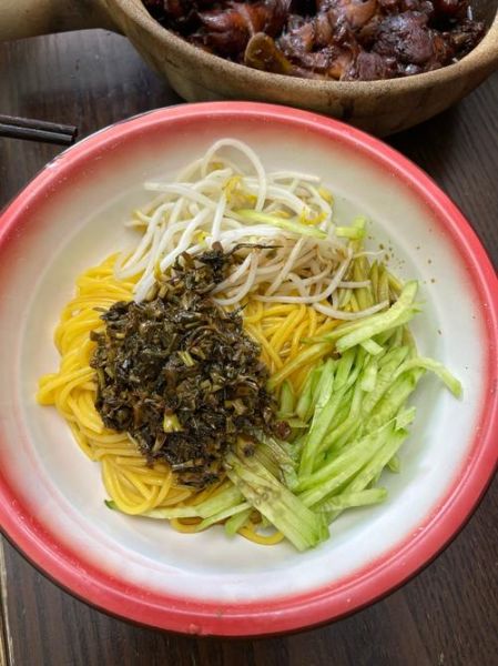 香椿拌面怎么做_香椿拌面焯水还是直接炒-第3张图片-山城妙识