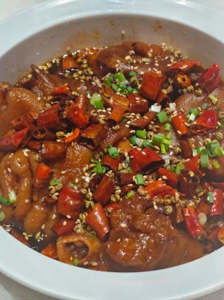 香辣猪蹄怎么做好吃_香辣猪蹄的家常做法-第1张图片-山城妙识