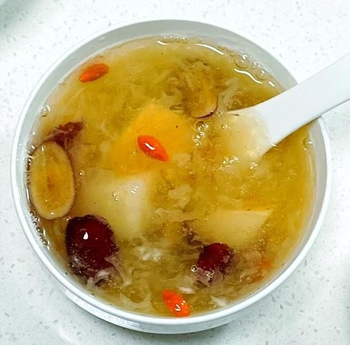 银耳莲子雪梨汤怎么做_润肺止咳吗-第3张图片-山城妙识