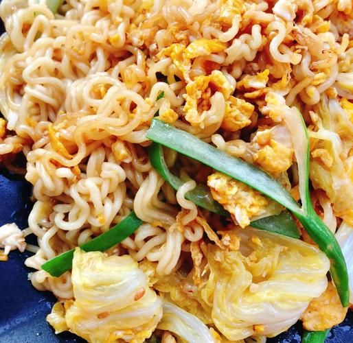 鸡蛋炒方便面怎么做_鸡蛋炒方便面热量高吗-第1张图片-山城妙识