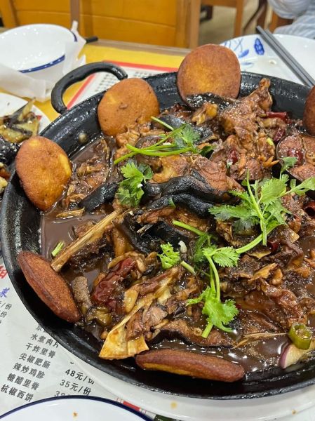 铁锅鲶鱼怎么做才正宗_铁锅鲶鱼最正宗的做法-第2张图片-山城妙识