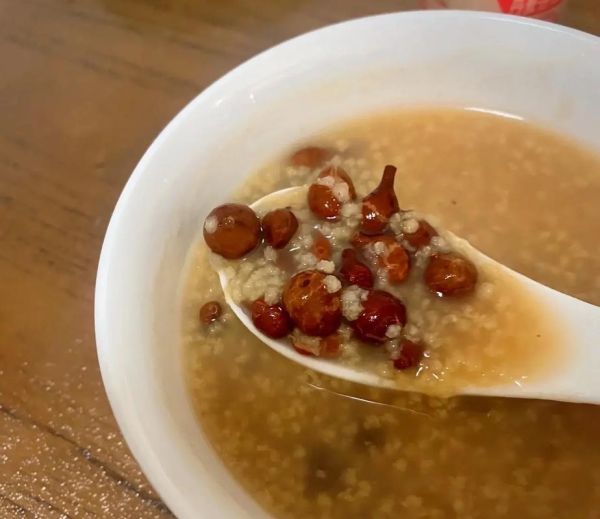 蕨麻可以泡水喝吗_蕨麻泡水功效与禁忌-第1张图片-山城妙识