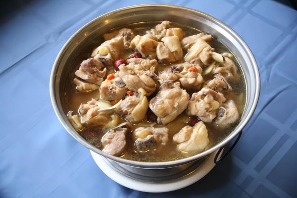 烧酒鸡的功效与作用_烧酒鸡适合什么人吃-第3张图片-山城妙识