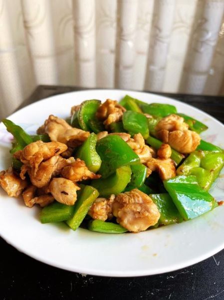 青椒炒鸡肉丝怎么做_青椒鸡肉丝家常做法-第1张图片-山城妙识