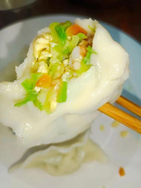 西葫芦鸡蛋虾仁饺子怎么调馅_西葫芦鸡蛋虾仁饺子馅要不要焯水-第2张图片-山城妙识