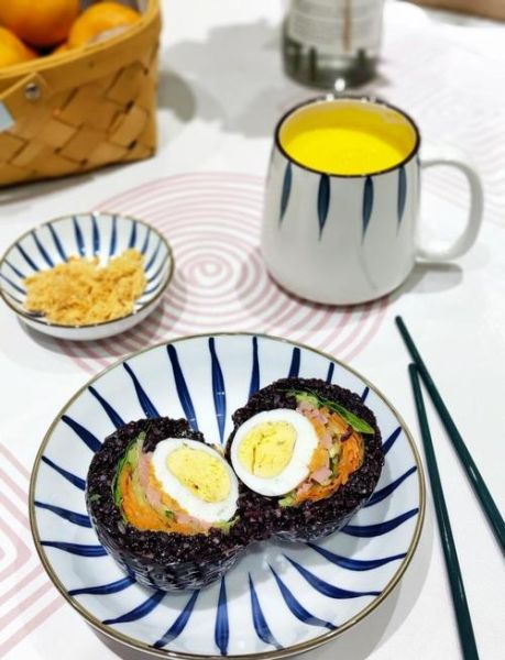 黑米饭团怎么做_黑米饭团做法窍门-第2张图片-山城妙识 黑米饭团怎么做_黑米饭团做法窍门-第2张图片-山城妙识