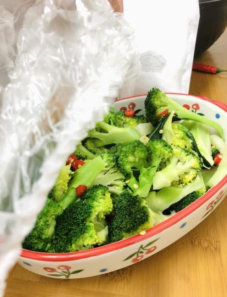 西兰花怎么凉拌好吃_西兰花凉拌要不要焯水-第1张图片-山城妙识