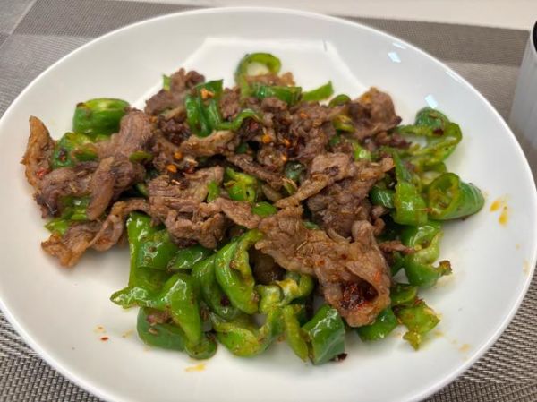 青椒炒牛肉怎么炒才嫩_青椒炒牛肉用什么部位-第1张图片-山城妙识