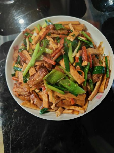 蒜苗豆腐干炒肉怎么做_家常做法窍门-第1张图片-山城妙识 蒜苗豆腐干炒肉怎么做_家常做法窍门-第1张图片-山城妙识