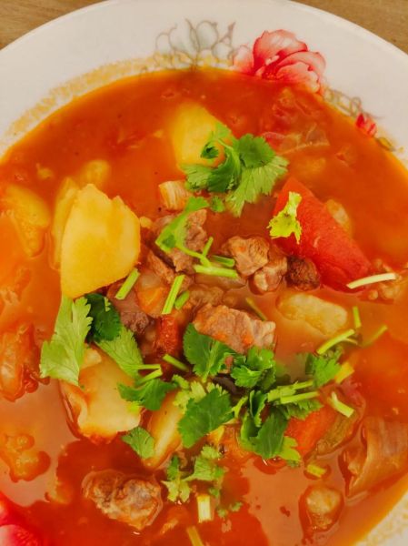 西红柿炖牛腩的营养价值_西红柿炖牛腩的功效与作用-第1张图片-山城妙识