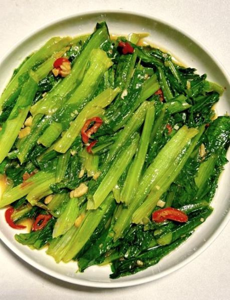 蒜炒油麦菜怎么做_油麦菜焯水还是不焯水-第1张图片-山城妙识