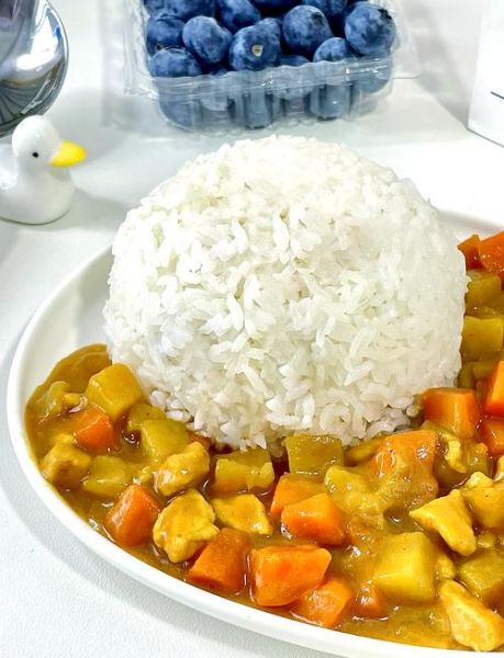 鸡肉咖喱饭怎么做才入味_咖喱饭鸡肉选什么部位-第1张图片-山城妙识