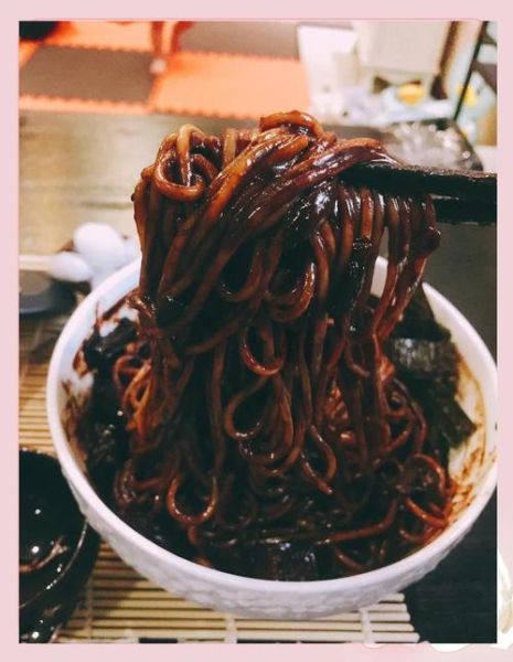 韩国炸酱面的酱怎么做_正宗黑酱配方-第1张图片-山城妙识 韩国炸酱面的酱怎么做_正宗黑酱配方-第1张图片-山城妙识