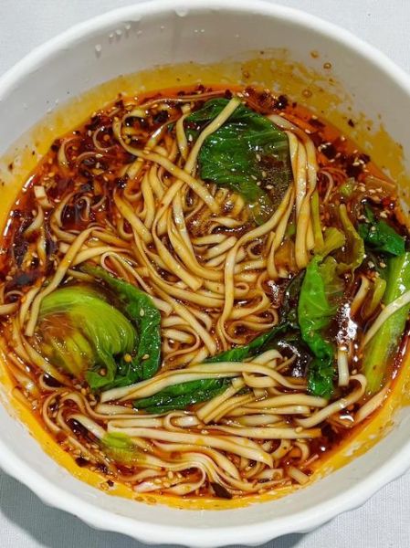 酸辣面怎么做才正宗_酸辣面汤底的秘诀-第1张图片-山城妙识