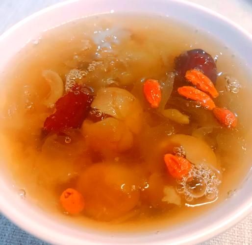 银耳桂圆汤的做法_银耳桂圆汤怎么煮才粘稠-第3张图片-山城妙识