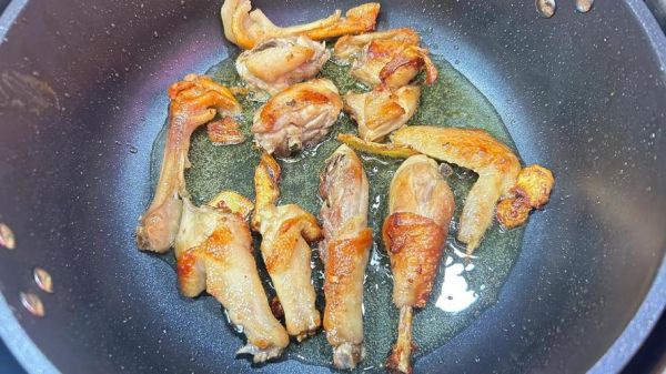 鸡腿怎么切小块_鸡腿切小块的正确步骤-第2张图片-山城妙识