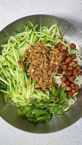 调凉面的料汁怎么调配_凉面酱汁比例是多少-第2张图片-山城妙识