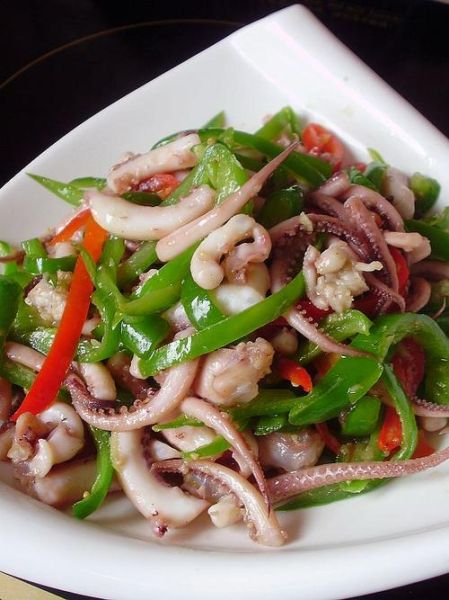 青椒炒鱿鱼条怎么做_青椒炒鱿鱼条用焯水吗-第3张图片-山城妙识 青椒炒鱿鱼条怎么做_青椒炒鱿鱼条用焯水吗-第3张图片-山城妙识