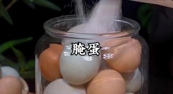 煮咸鸭蛋冷水下锅还是热水_煮多久才流油-第3张图片-山城妙识