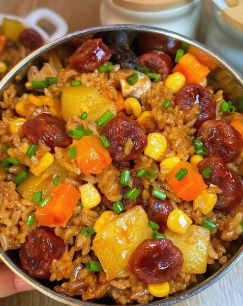 香肠焖米饭怎么做_香肠焖米饭的窍门-第3张图片-山城妙识