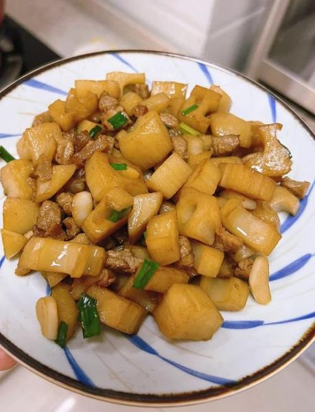 藕丁炒肉丁怎么炒才脆_藕丁炒肉丁家常做法-第1张图片-山城妙识