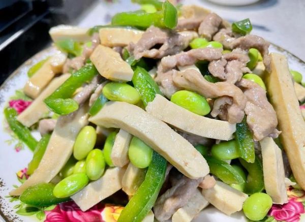 青椒炒毛豆怎么做_青椒炒毛豆家常做法-第2张图片-山城妙识