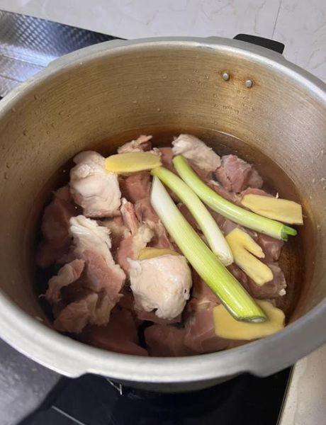 高压锅炖羊肉的家常做法_高压锅炖羊肉需要多长时间-第1张图片-山城妙识 高压锅炖羊肉的家常做法_高压锅炖羊肉需要多长时间-第1张图片-山城妙识