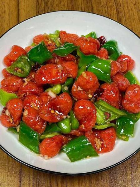 香肠炒辣椒怎么做_香肠炒辣椒先炒谁-第3张图片-山城妙识