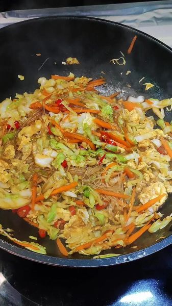 圆白菜炒粉丝怎么做_粉丝不坨不粘锅技巧-第3张图片-山城妙识